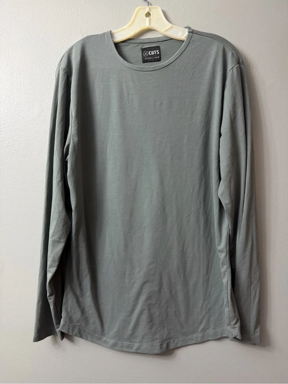 Cuts Clothing | Shirts | Cuts Clothing Ao Long Sleeve Curvehem Tee Wolf ...